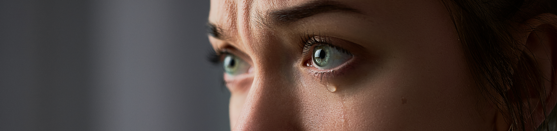 Can You Cry With Contact Lenses - Licensed Optician